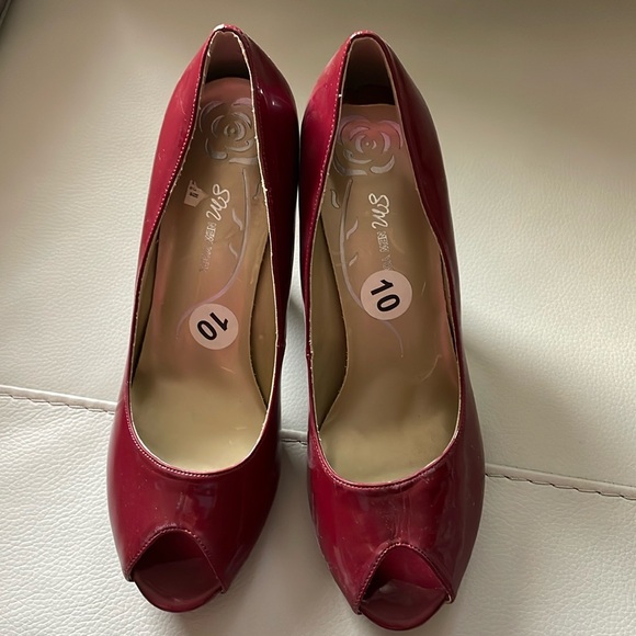 SM New York | Shoes | Sm New York Red Peep Toe Heels Holiday Heels Red ...